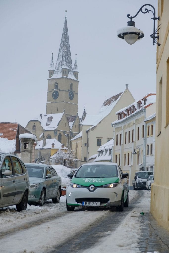 Record mondial: 26.000 de kilometri cu Renault Zoe prin România, țara ...